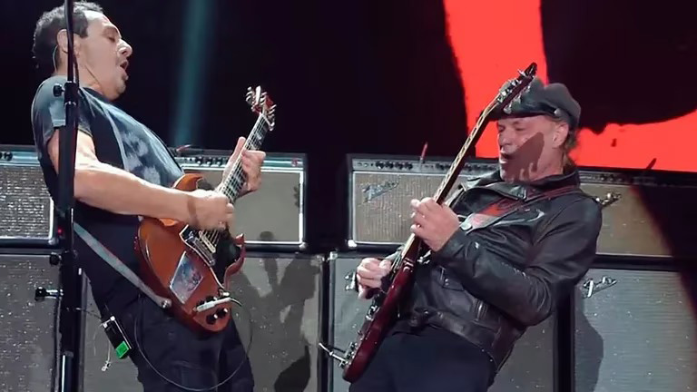 Divididos celebró sus 35 años en Vélez y compartió el escenario con La ...