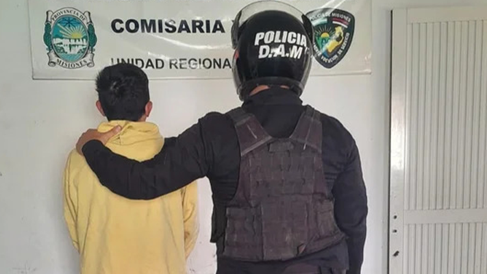 Intentó atacar a su ex pareja con un arma blanca, agredió a la Policía y terminó detenido